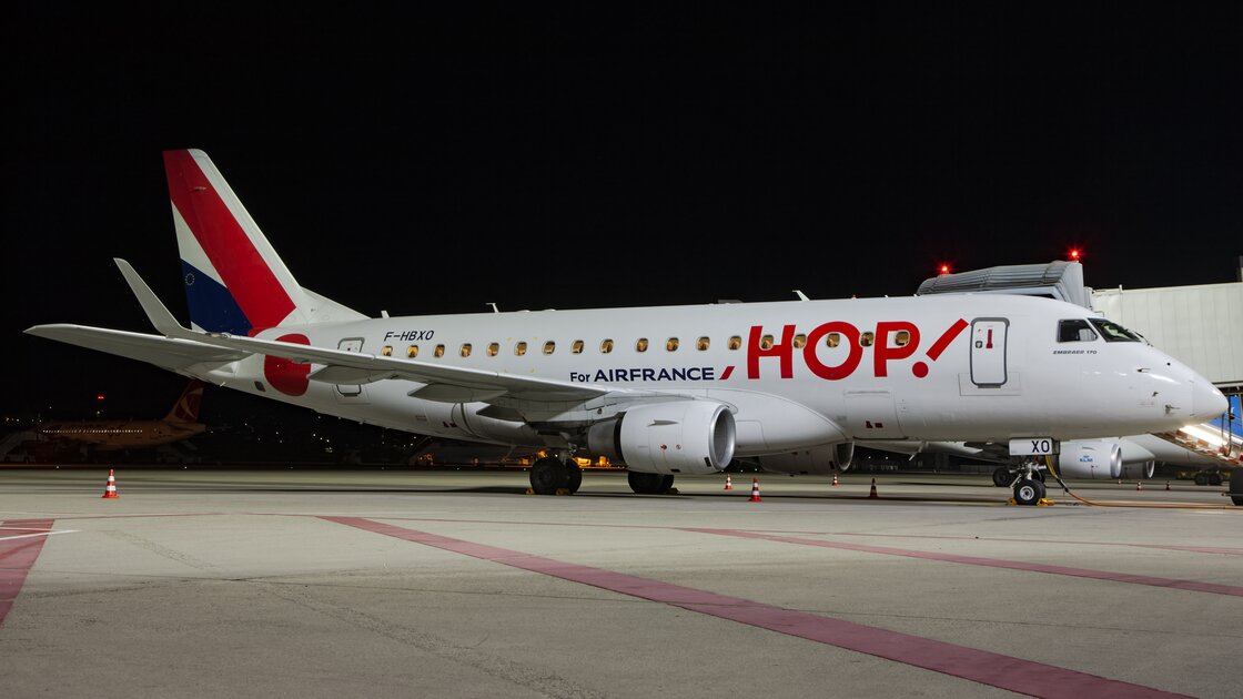 Arrival and Departure - Stuttgart Airport