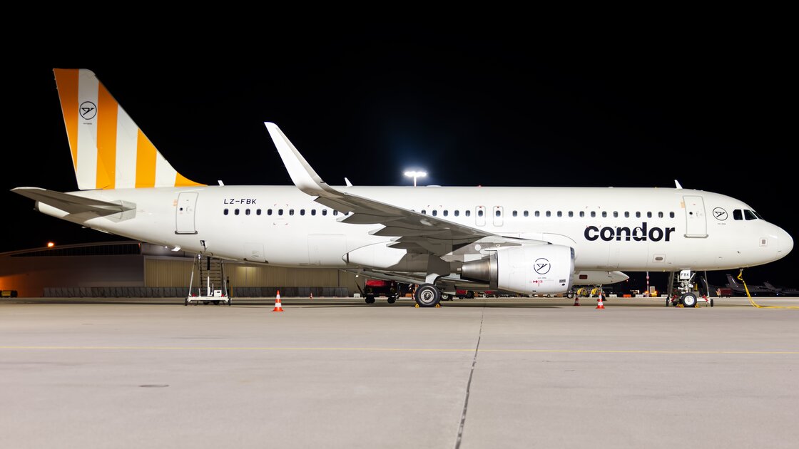 Arrival and Departure - Stuttgart Airport