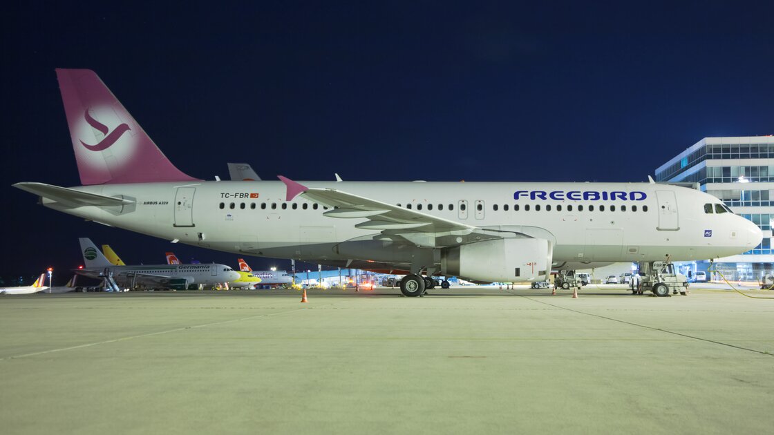 Arrival and Departure - Stuttgart Airport