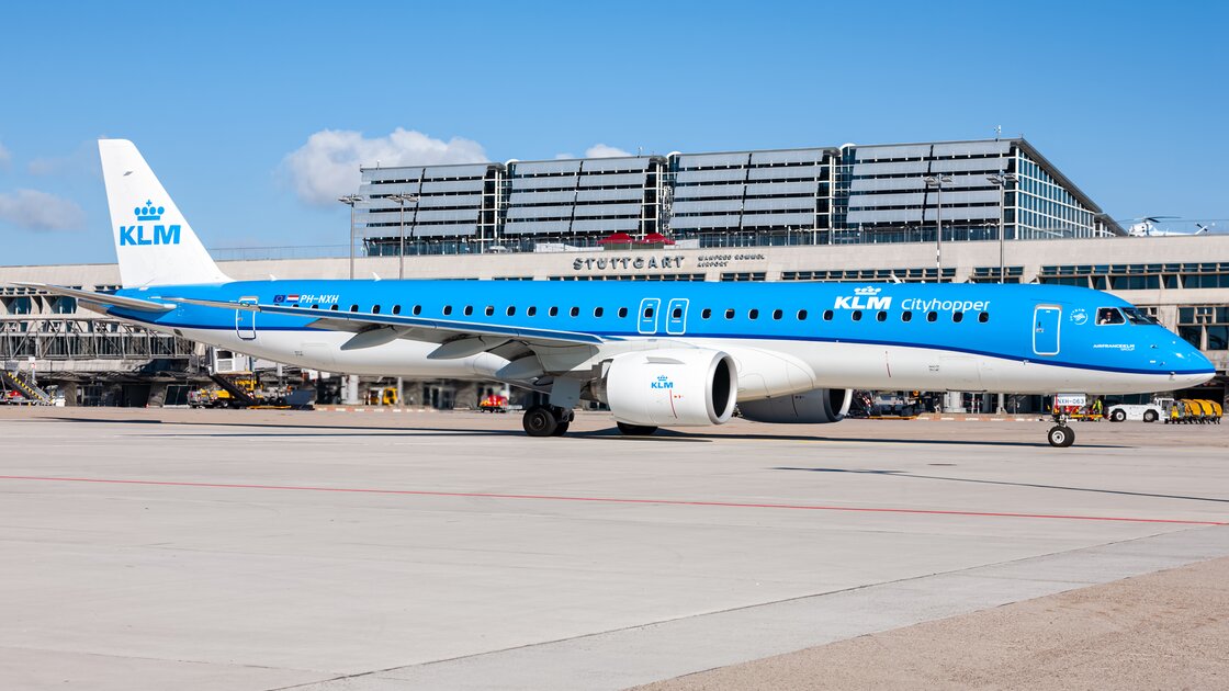 Arrival and Departure - Stuttgart Airport
