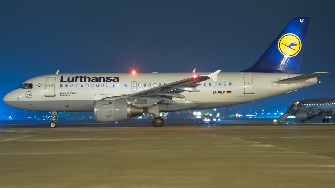 Arrival and Departure - Stuttgart Airport