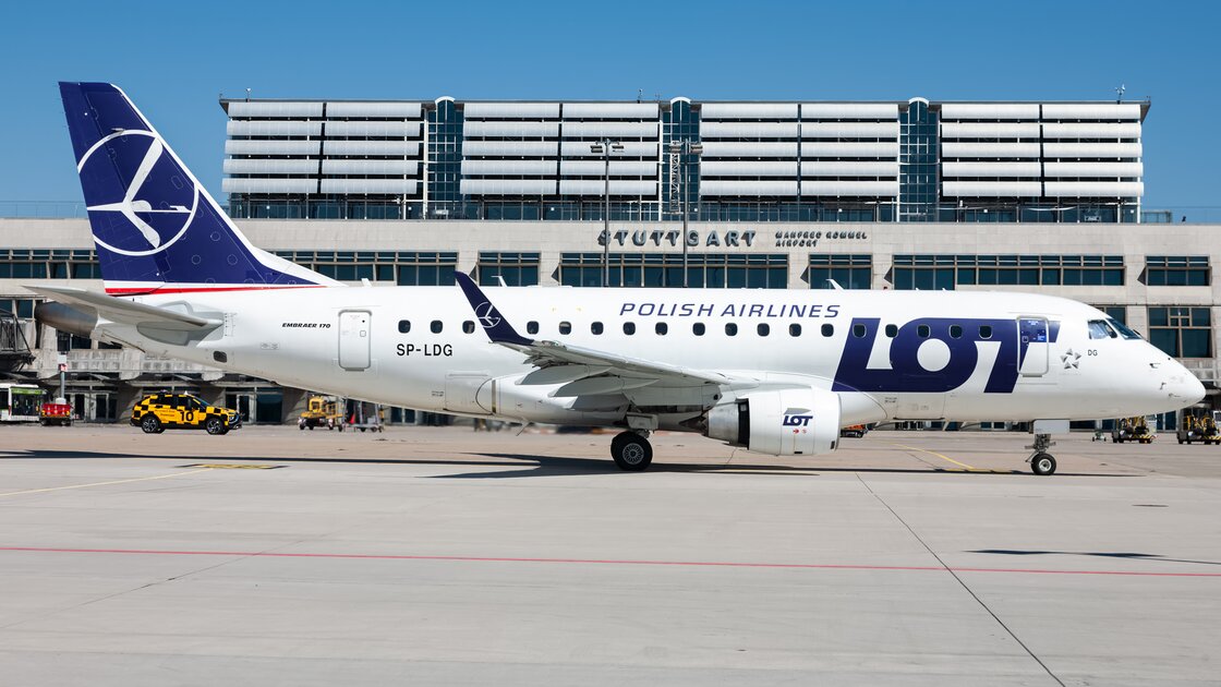 Flight LO 371 from WARSCHAU - Stuttgart Airport