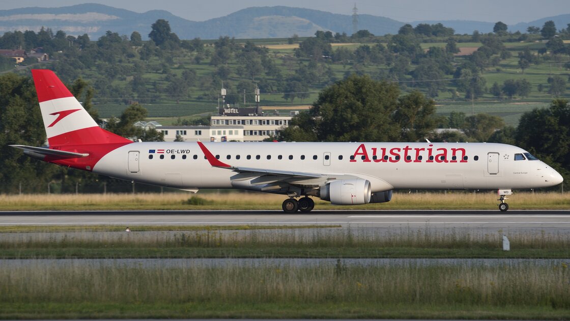 Flight OS 266 to WIEN - Stuttgart Airport
