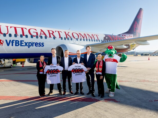 „Stuttgart kommt“: VfBExpress zur Premiere am STR - Flughafen Stuttgart